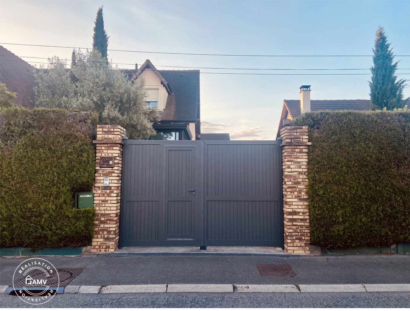 Pose d’un portail droit avec portillon intégré